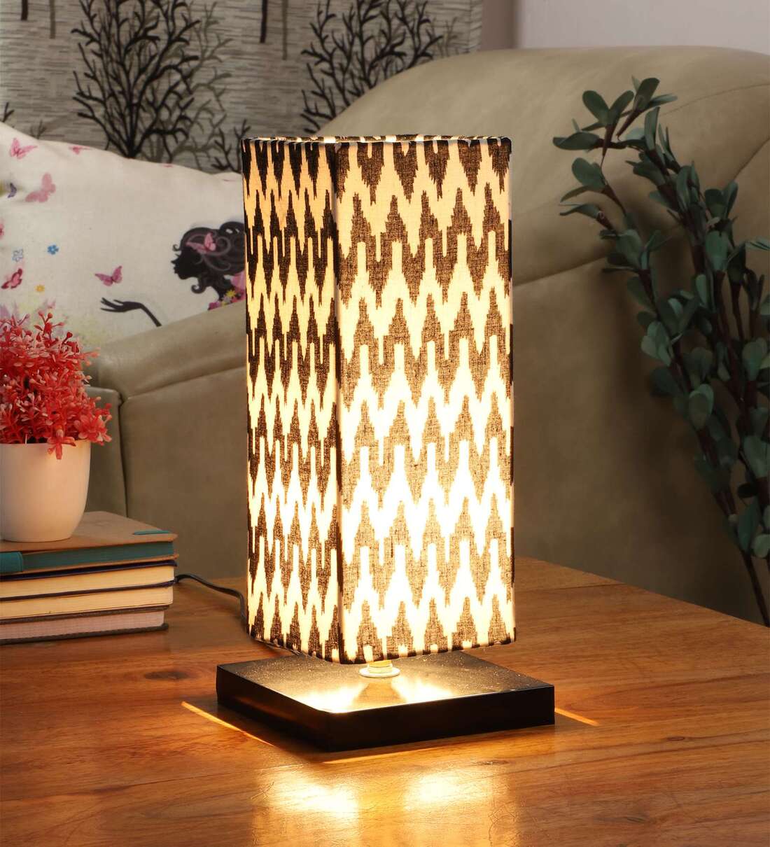 Buy Daisy Offwhite & Black Cotton Shade Table Lamp With Iron Base by Tu ...